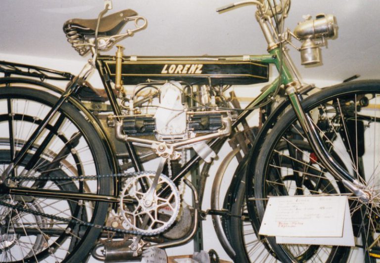 Victoria – Lorenz – Motor, Fahrrad mit dem seltenen „Lorenz-Motor ...